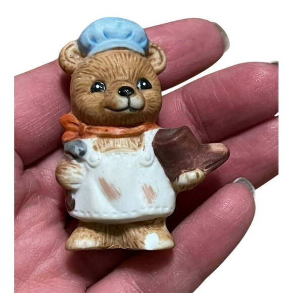 Homco | Art | Homco Bear Small Figurine Porcelain Shoe Cobbler 882 Art ...